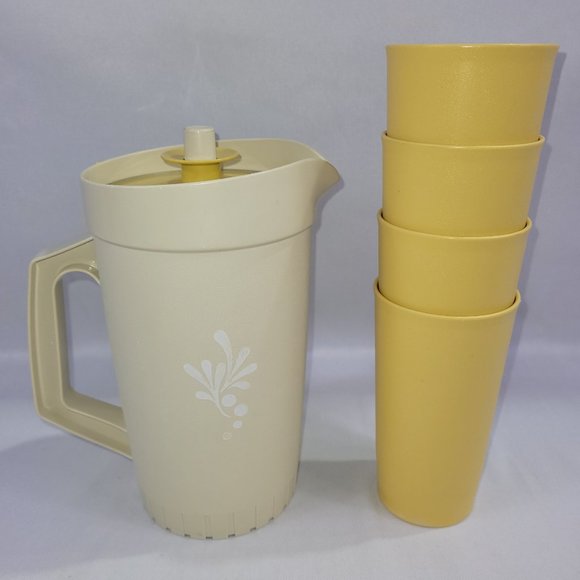 Tupperware | Kitchen | Tupperware Vintage Plastic 8 Pitcher 4 Cup Set ...